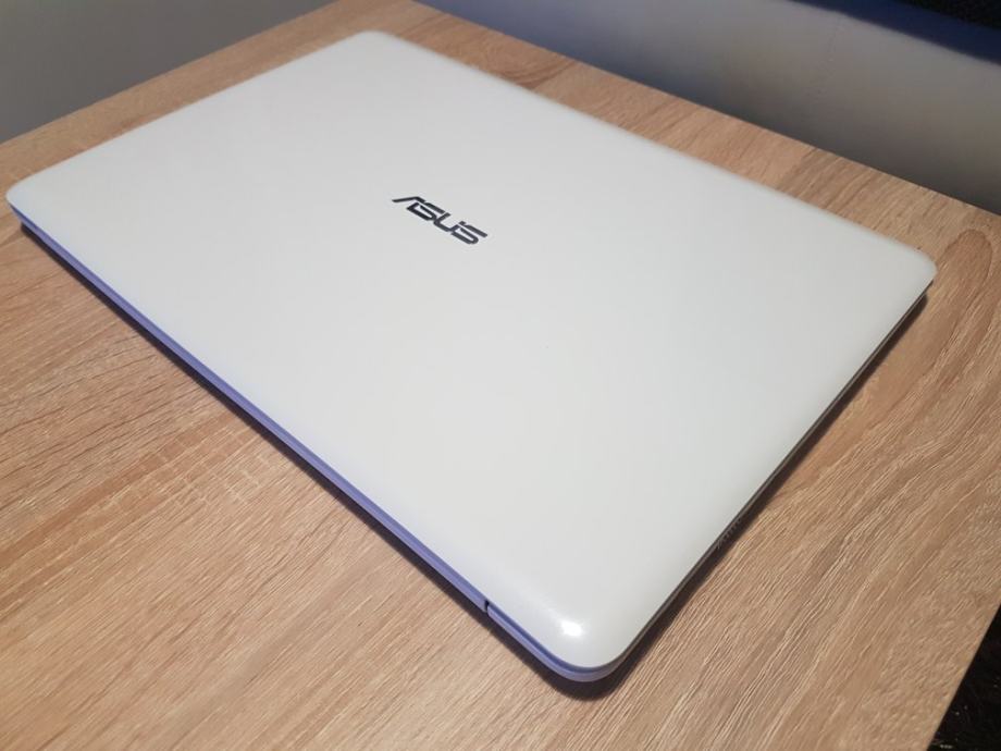 Asus laptop L502S bijeli