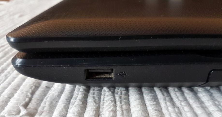 ASUS laptop X54HR-SX200D i3 4GB RAM, HD7470M 1GB, SSD 120GB, HDD 500GB