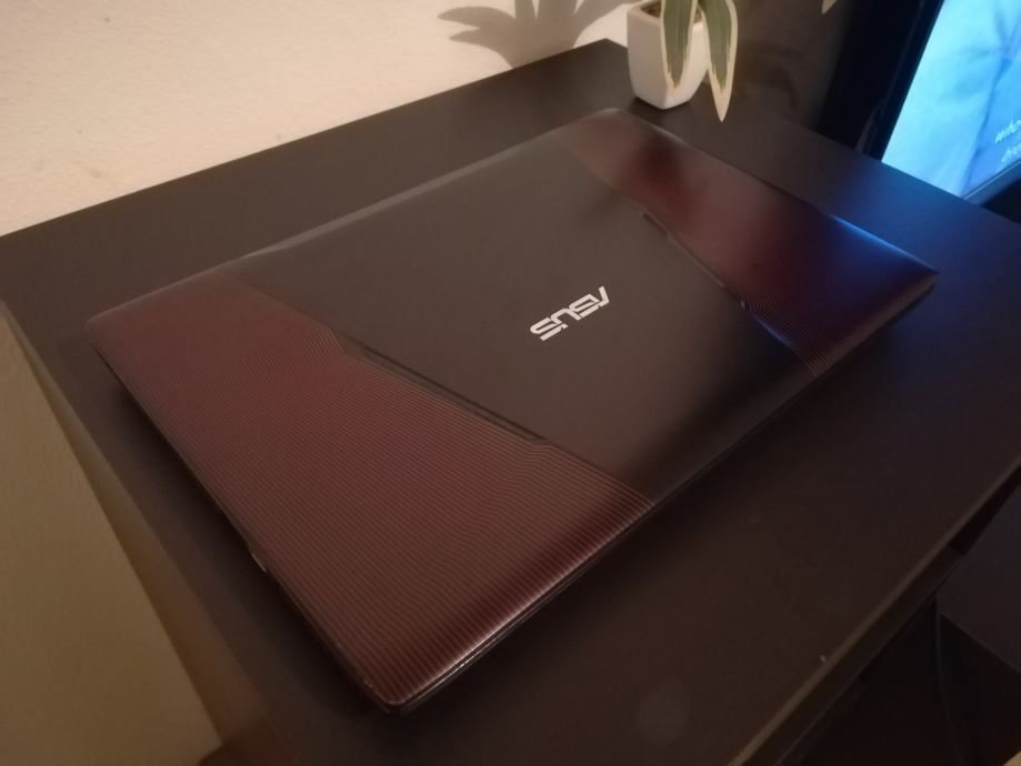 ASUS ROG FX553V gaming laptop