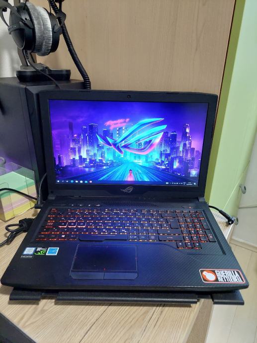 ASUS ROG Strix i7/1070 8GB/16GB RAM/512GB SSD + 1TB HDD