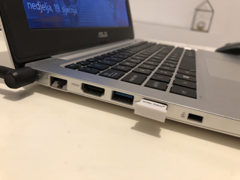 Asus x201E 11.6 notebook sa 120GB Samsung Evo SSD