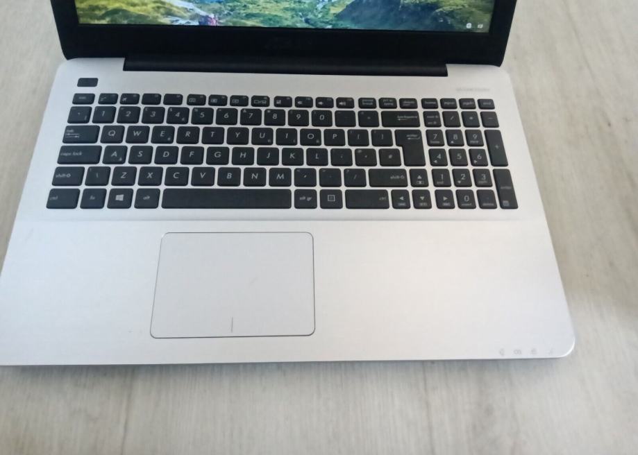ASUS X555 - Core i3 5010u, 15.6 Full HD, 4(8)GB RAM, Win 10