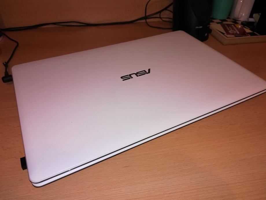 Laptop ASUS X552M