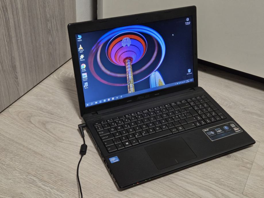 Laptop Asus X55A, 15,6 HD, Windows 10 Pro, 320 GB, 4 GB, punjač