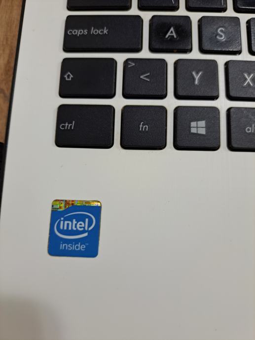 Prodajem bijeli Asus X553M laptop - 900kn