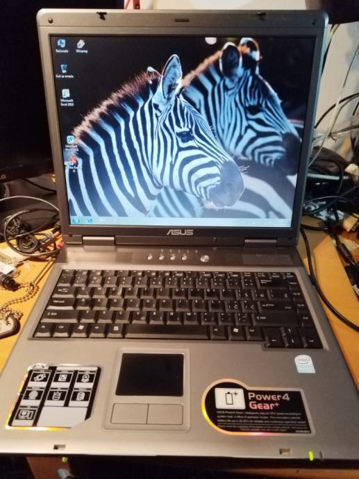 Prodajem Laptop Asus Win7 novi instal. ,lijepo radi 550Kn