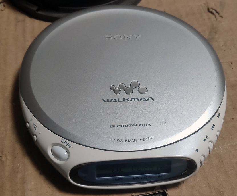 Cd player Discman SONY D-EJ361 EJ361 ispravan srebrni