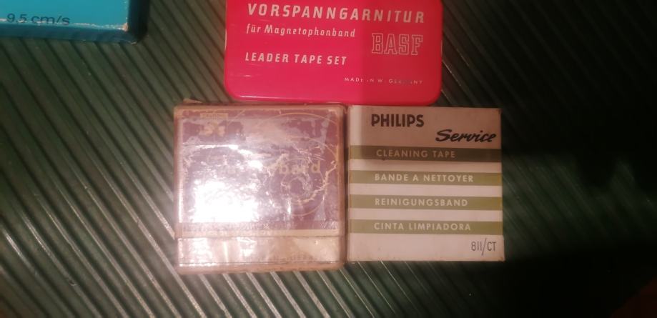 Magnetofonska traka za čišćenje glave i pribor za popravak