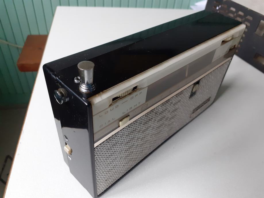 Sony TR-815-Y Transistor 8 tranzistorski radioprijemnik, radi normalno