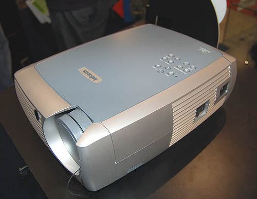 Prodajem projektor Infocus X2