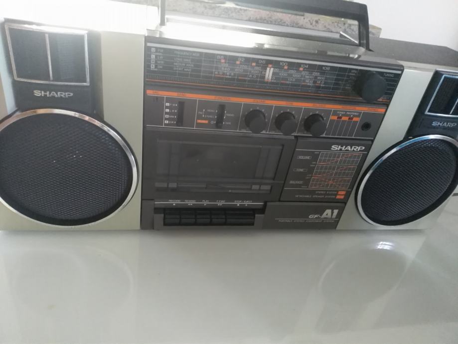 Radio i kasetofon sharp