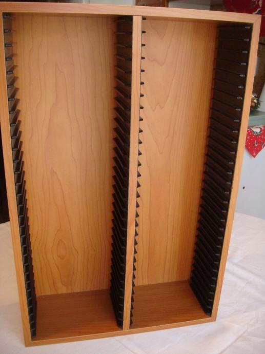 Stalak za CD-e drveni