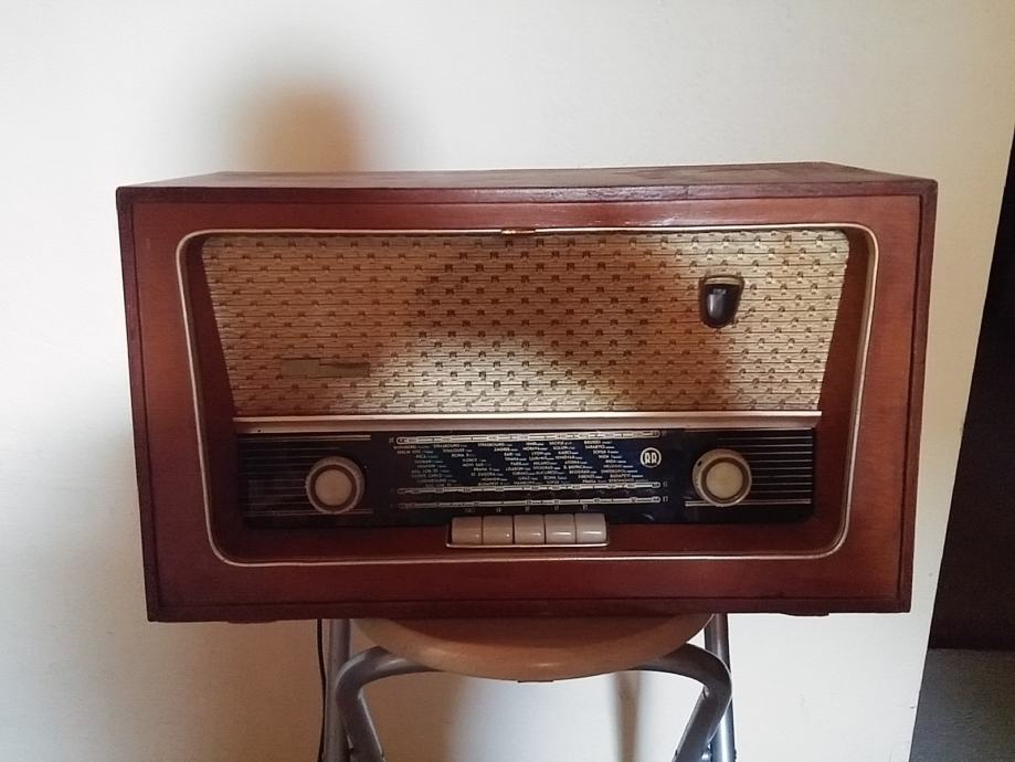Stari Radio RR 330