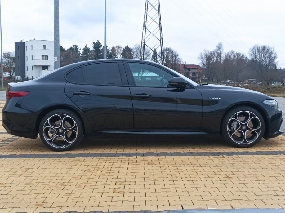 Alfa Romeo Giulia 2,0 Turbo Veloce Q4, 2022 god.