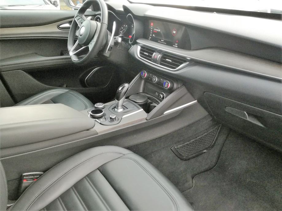 Alfa Romeo Stelvio Q4 2,0 280KS LAUNCH EDIT., 2017 god.