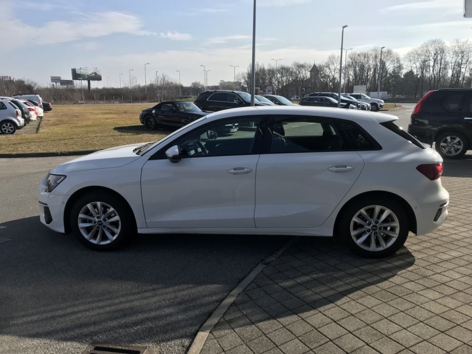 Audi A3 30 TFSI - USLUŽNA PRODAJA, 2021 god.