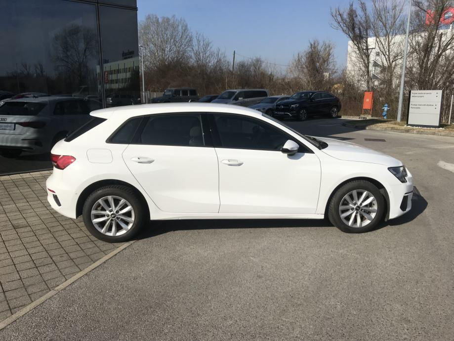 Audi A3 30 TFSI - USLUŽNA PRODAJA, 2021 god.