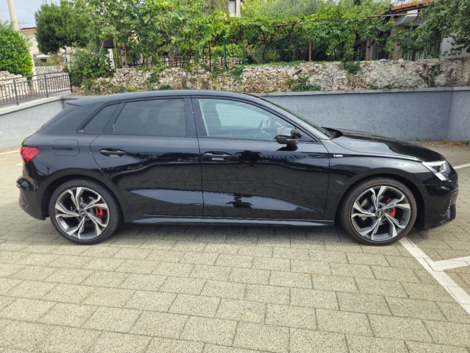 Audi A3 35 TDI automatik/ S line/MATRIX/black optic/panorama/, 2022 god.