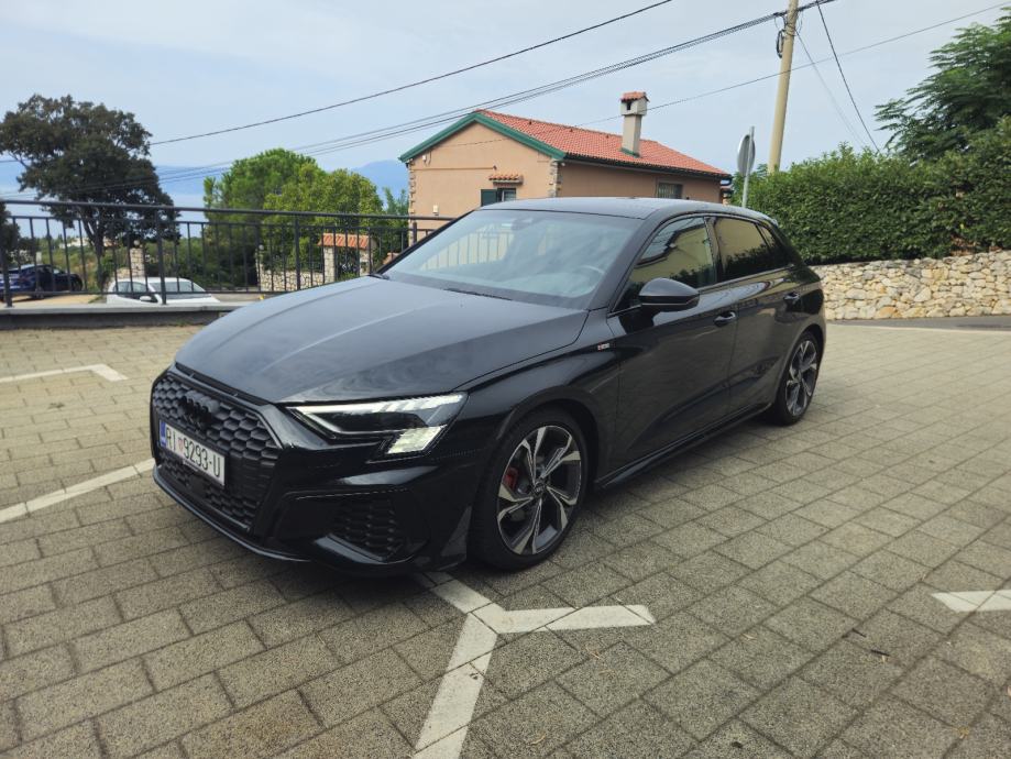Audi A3 35 TDI automatik/ S line/MATRIX/black optic/panorama/, 2022 god.
