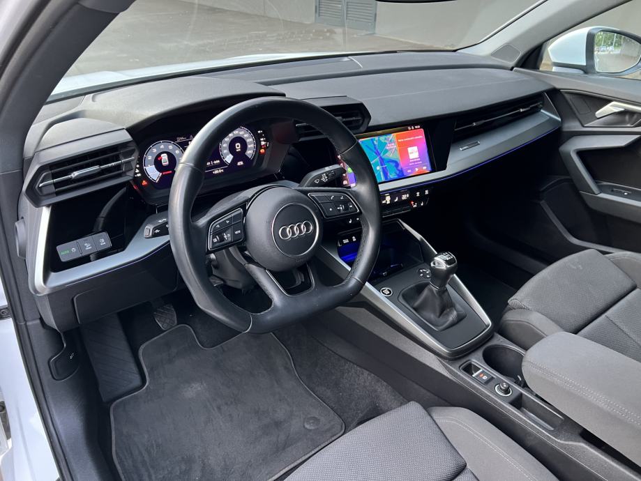 Audi A3 35 TFSI S line, virtualni sat, adaptivni tempomat,HR auto!, 2021 god.