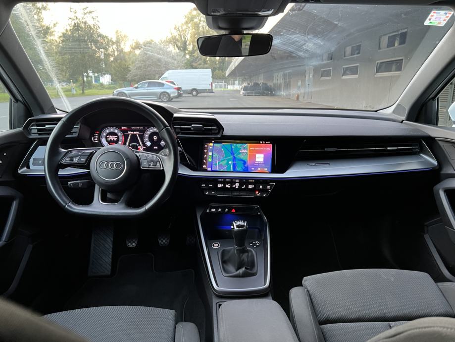 Audi A3 35 TFSI S line, virtualni sat, adaptivni tempomat,HR auto!, 2021 god.