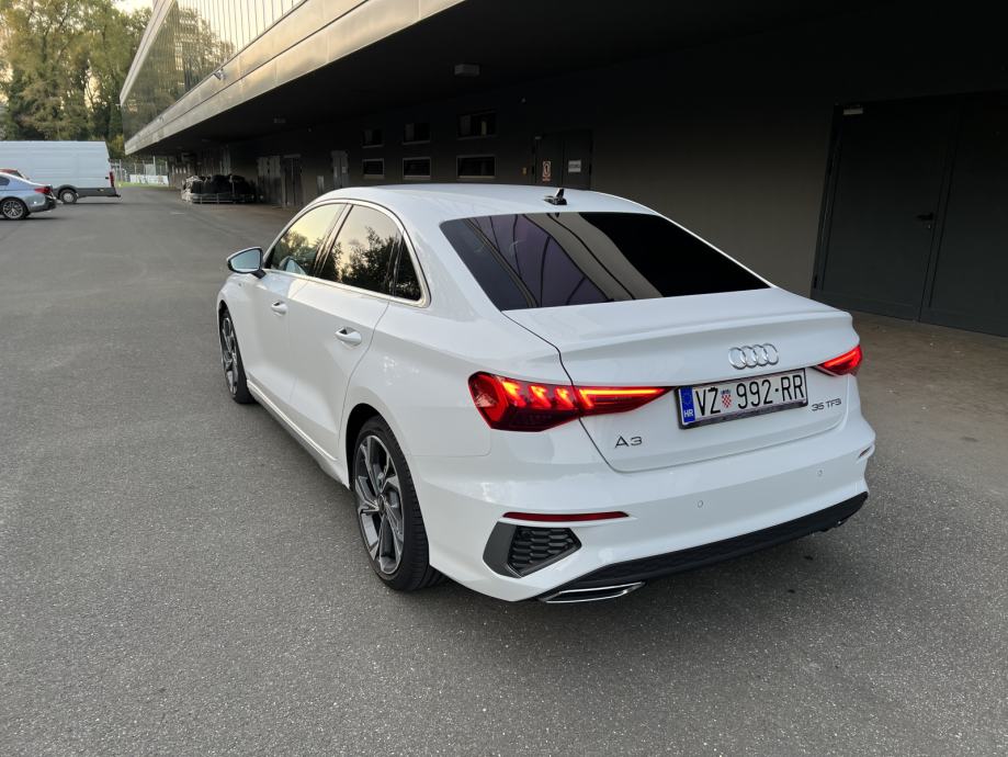 Audi A3 35 TFSI S line, virtualni sat, adaptivni tempomat,HR auto!, 2021 god.