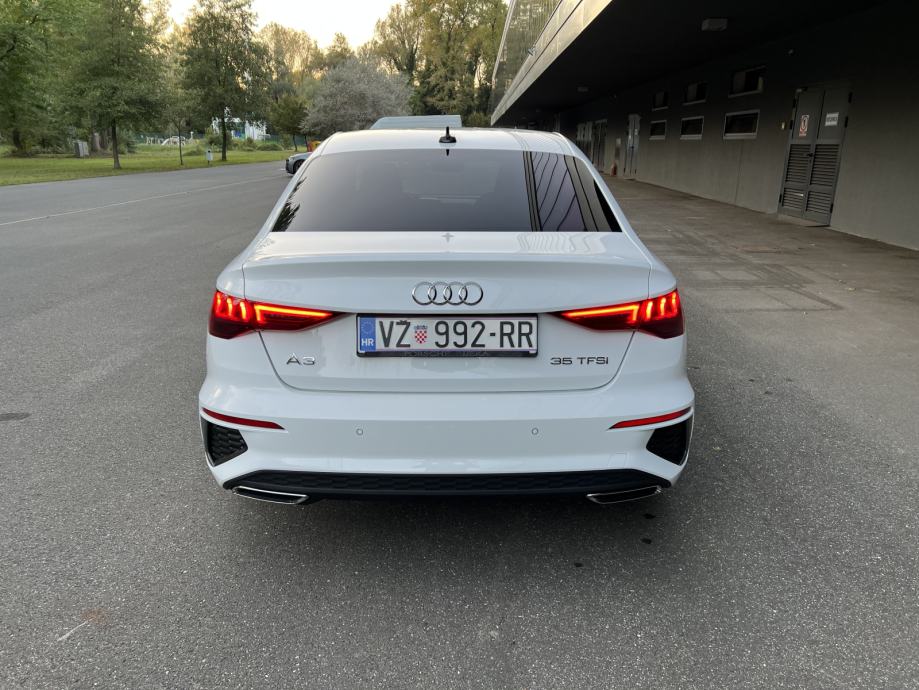 Audi A3 35 TFSI S line, virtualni sat, adaptivni tempomat,HR auto!, 2021 god.