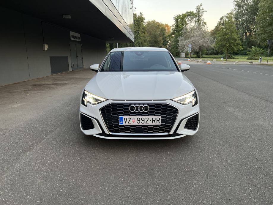 Audi A3 35 TFSI S line, virtualni sat, adaptivni tempomat,HR auto!, 2021 god.