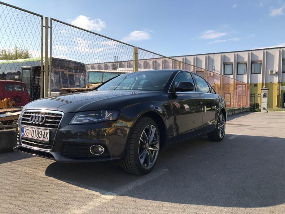 Audi A4 2,0 TDI 2009 - OBAVEZNO ČITATI OPIS (motor 150.000km), 2009 god.