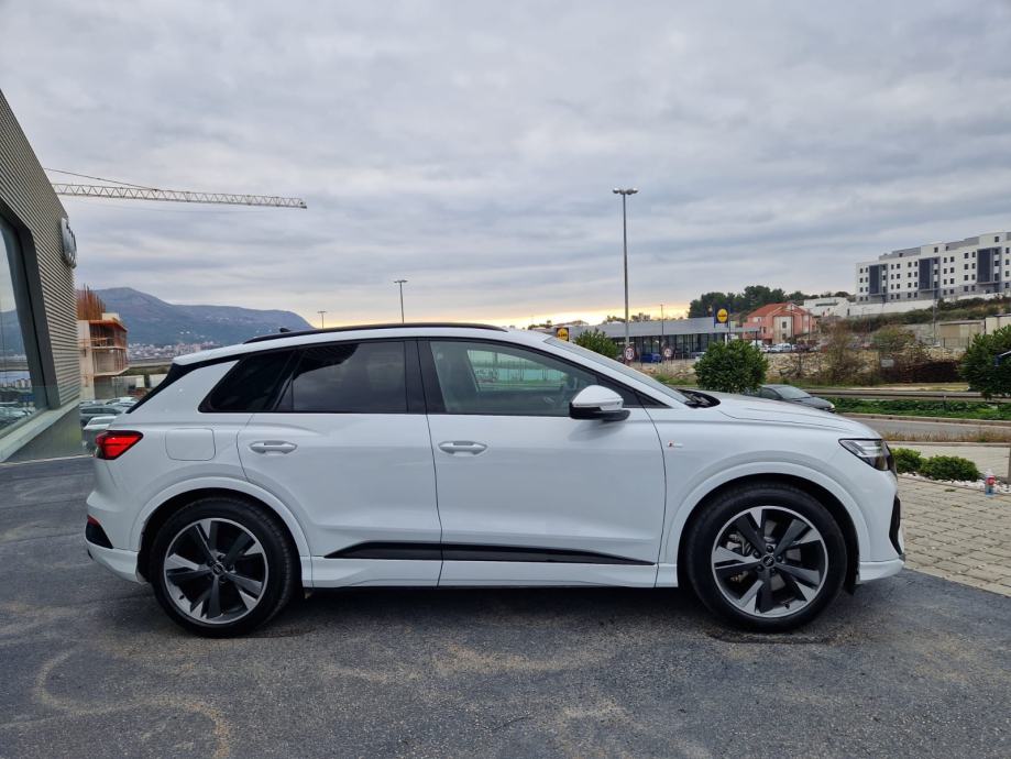 Audi Q4 e-tron S line+Black+Sonos+MMI Pro+Matrix+keyless+ambi+++, 2022 god.