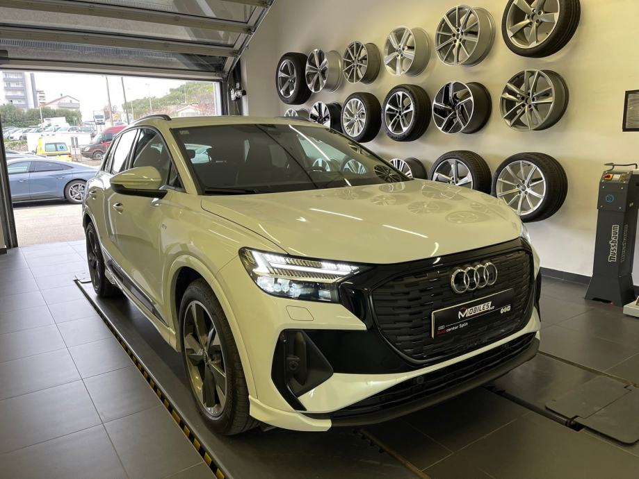 Audi Q4 e-tron S line+Black+Sonos+MMI Pro+Matrix+keyless+ambi+++, 2022 god.