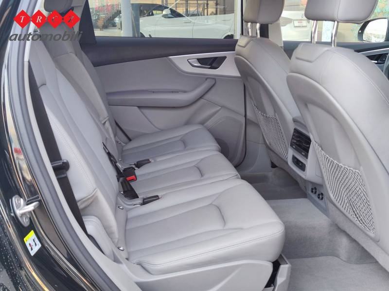 AUDI Q7 55TFSIe quattro Select, 2023 god.