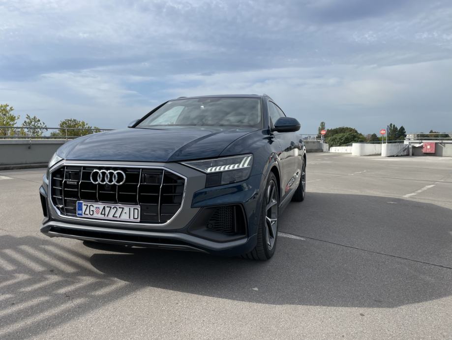 Audi Q8 55 TFSI E, 2021 god.