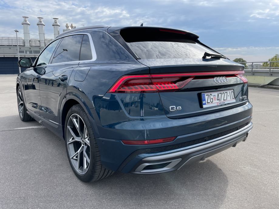 Audi Q8 55 TFSI E, 2021 god.