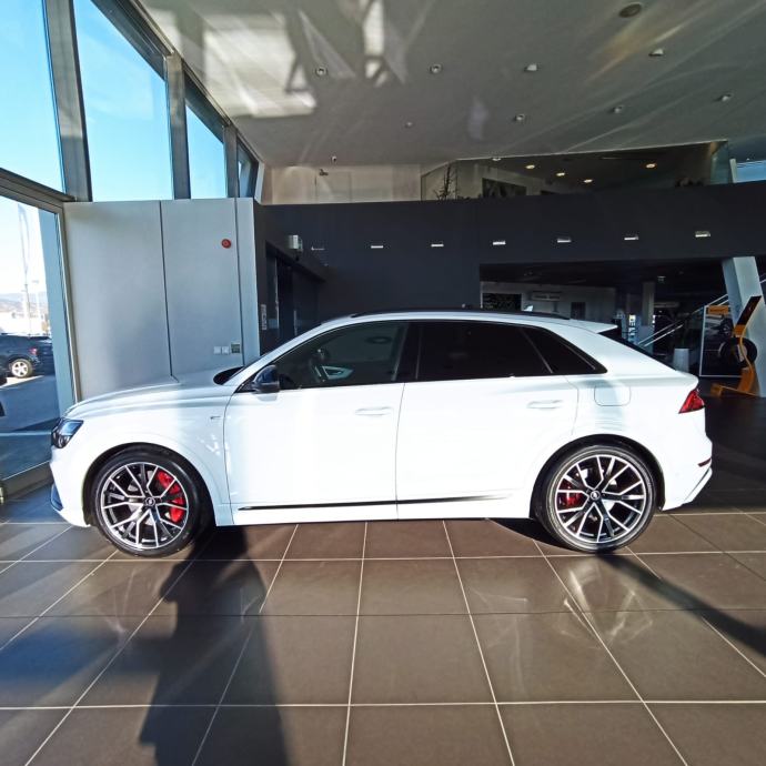 Audi Q8 55TFSIe, S line, Black Optik , Zračni ovjes, HD Matrix, 22 fel ...