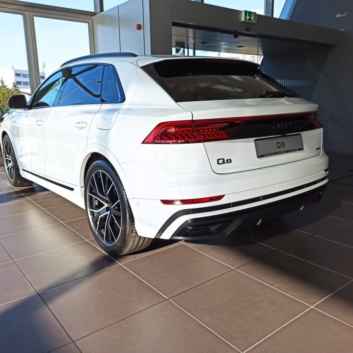 Audi Q8 55TFSIe, S line, Black Optik , Zračni ovjes, HD Matrix, 22 fel ...