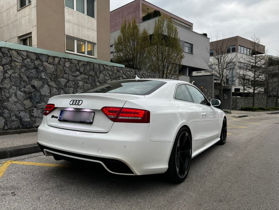 Audi RS5 B8 4.2L V8, 2011 god.
