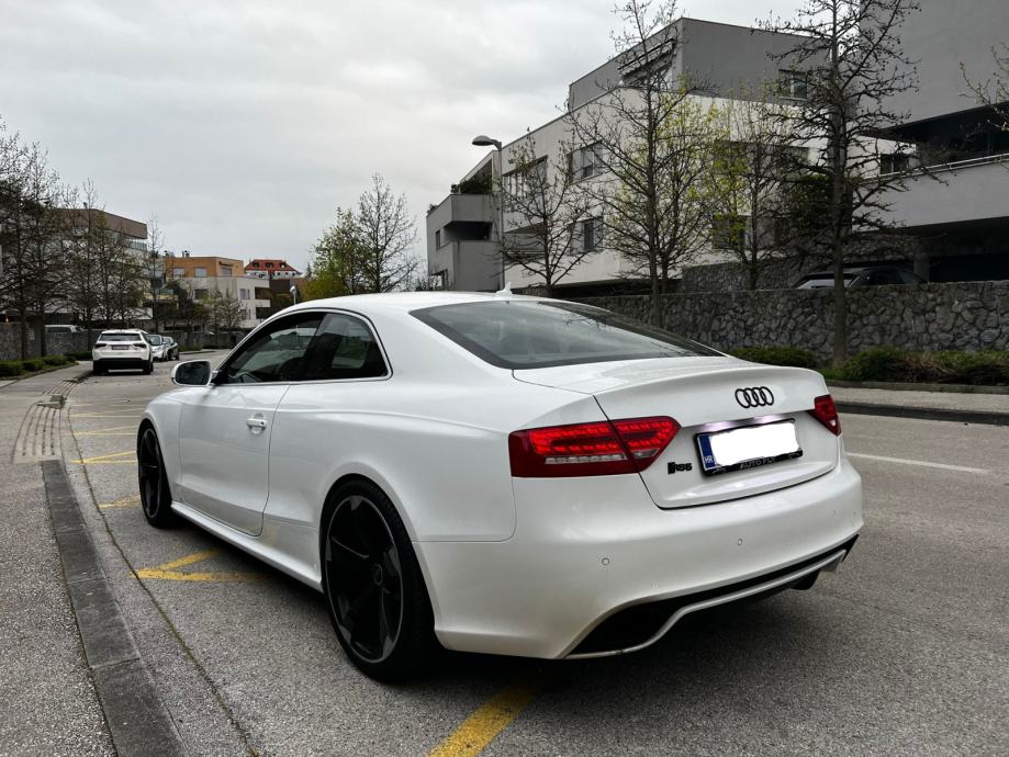 Audi RS5 B8 4.2L V8, 2011 god.
