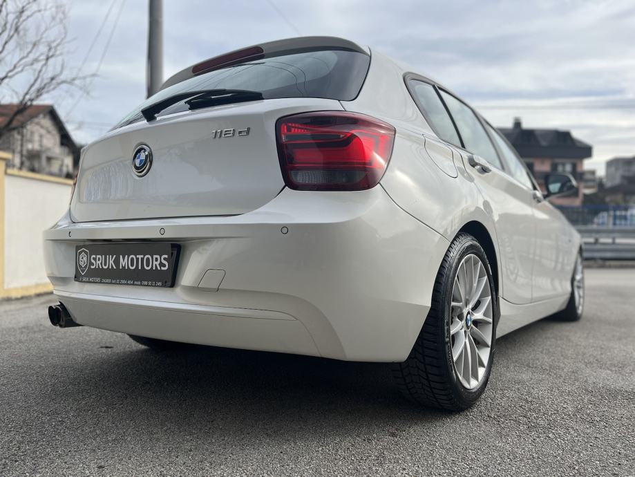BMW 118d *URBAN*PERLA*NAVI*BI XENON*ODLIČAN*God dana REG*, 2014 god.