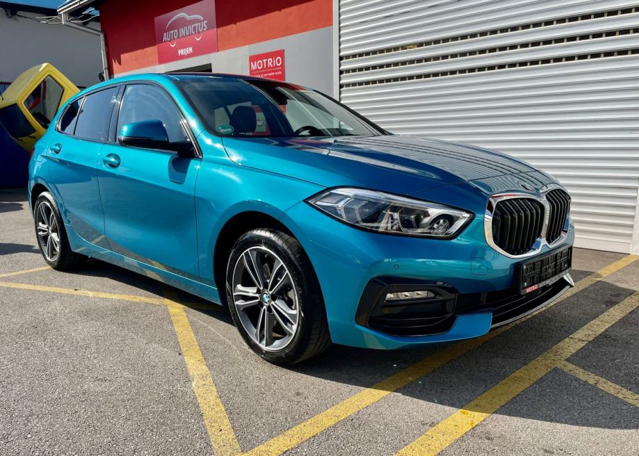 BMW 118i Sport Line, 2022 god.