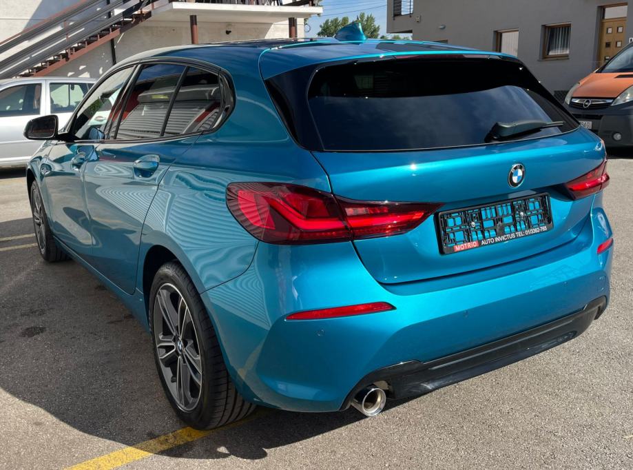 BMW 118i Sport Line, 2022 god.