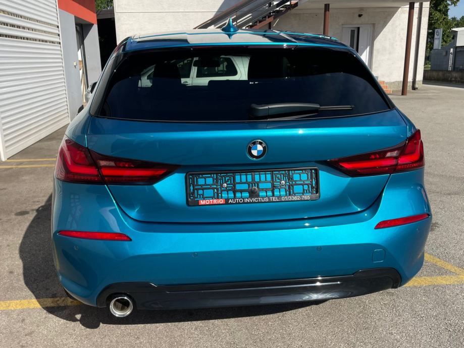 BMW 118i Sport Line, 2022 god.