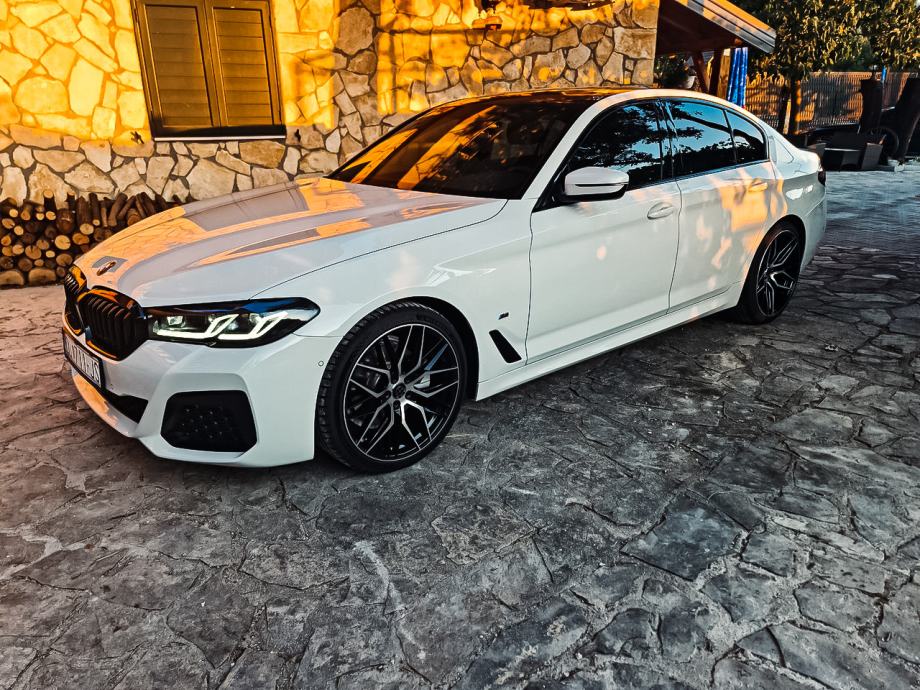 BMW 5 G30 2021.god 520de !hybrid! 16.500km, 2021 god.