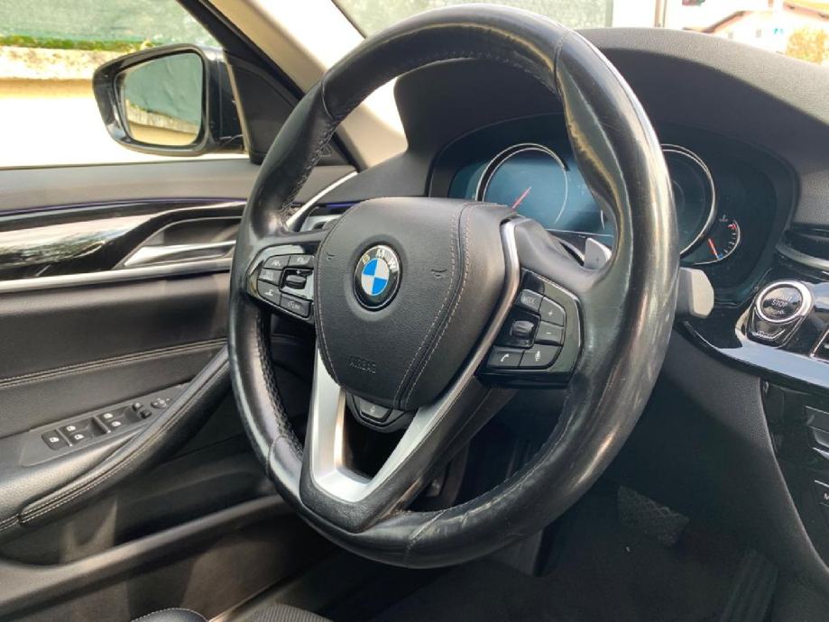 BMW 520 Xd*Sport line*Virtuala*Displey Key*Pdv*Head up*Kam 360*Radar ...