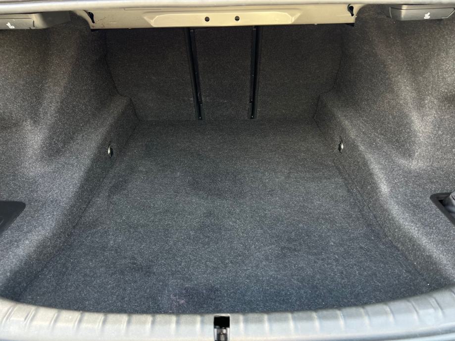 BMW 520i Lim. M-SPORT/LED/LEDER/AMBIENTE/HUD/KAM/DE, 2019 god.