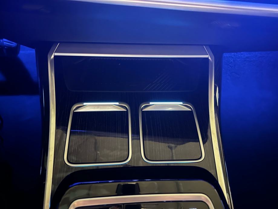 BMW 740xd 2024 M Sport Sky Kino B&W Iconic 21” 18 000km, 2024 god.