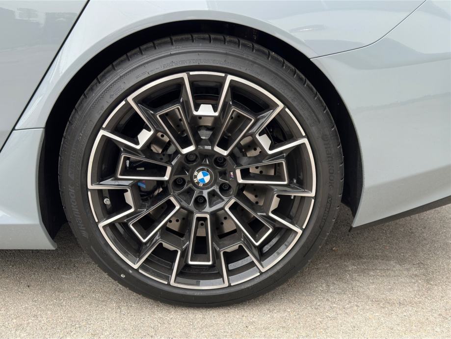 BMW M5 M-DRIVER PAKET B&W CARBON COMFORT PAKET, 2025 god.