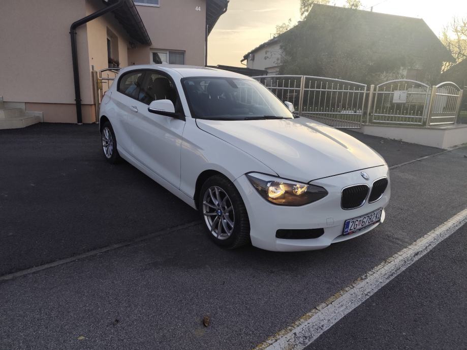 BMW serija 1. 2013 g 116d .Reg 1 god. Alu 16 Atraktivan. 207 tis km ...