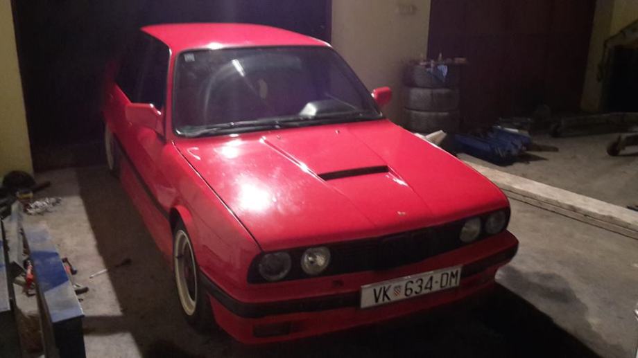 BMW e30 kockica, 1990 god.