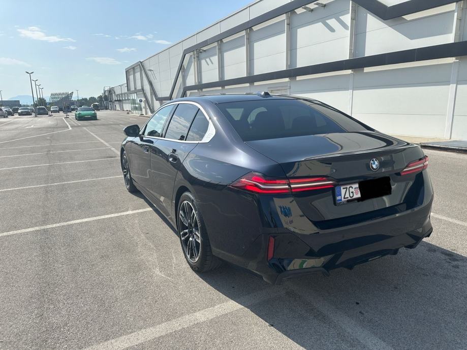BMW serija 5 520d Xdrive, M paket 2024 G60, 2024 god.